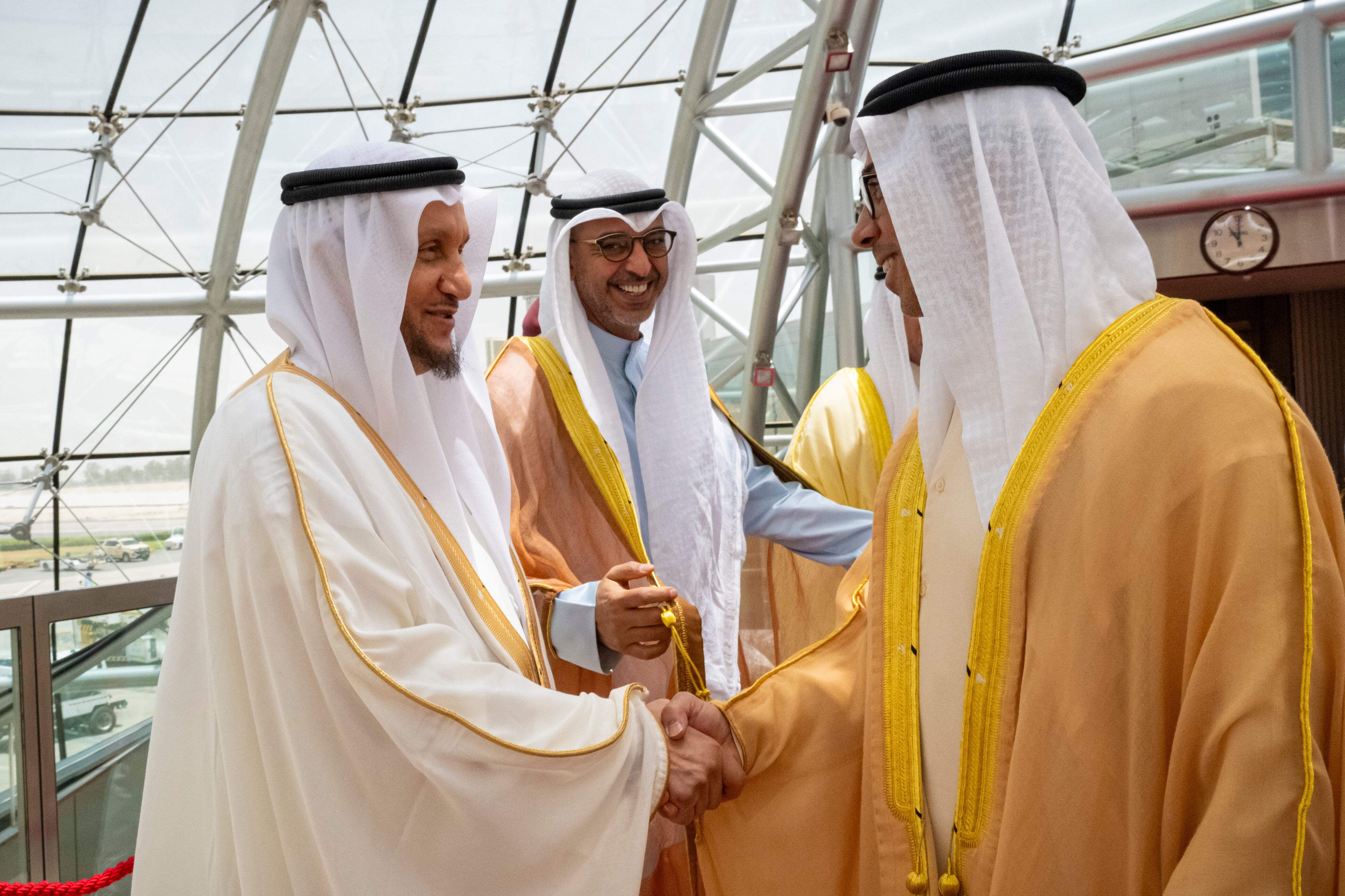 Sheikh Mansour bin Zayed meets Kuwaiti Emir on official visit | The ...