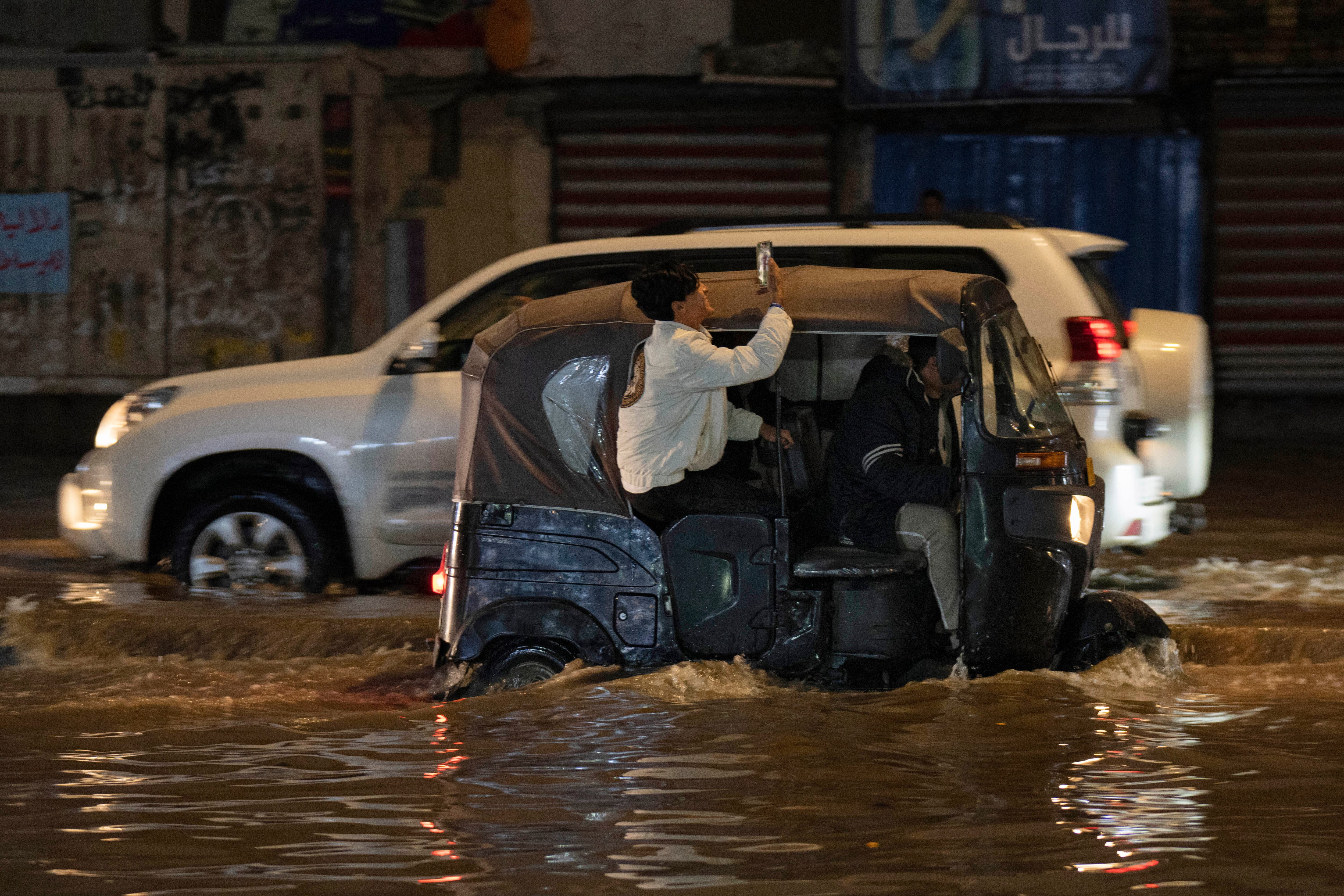 Heavy rain and floods cause disruptions in major Iraqi cities | The ...