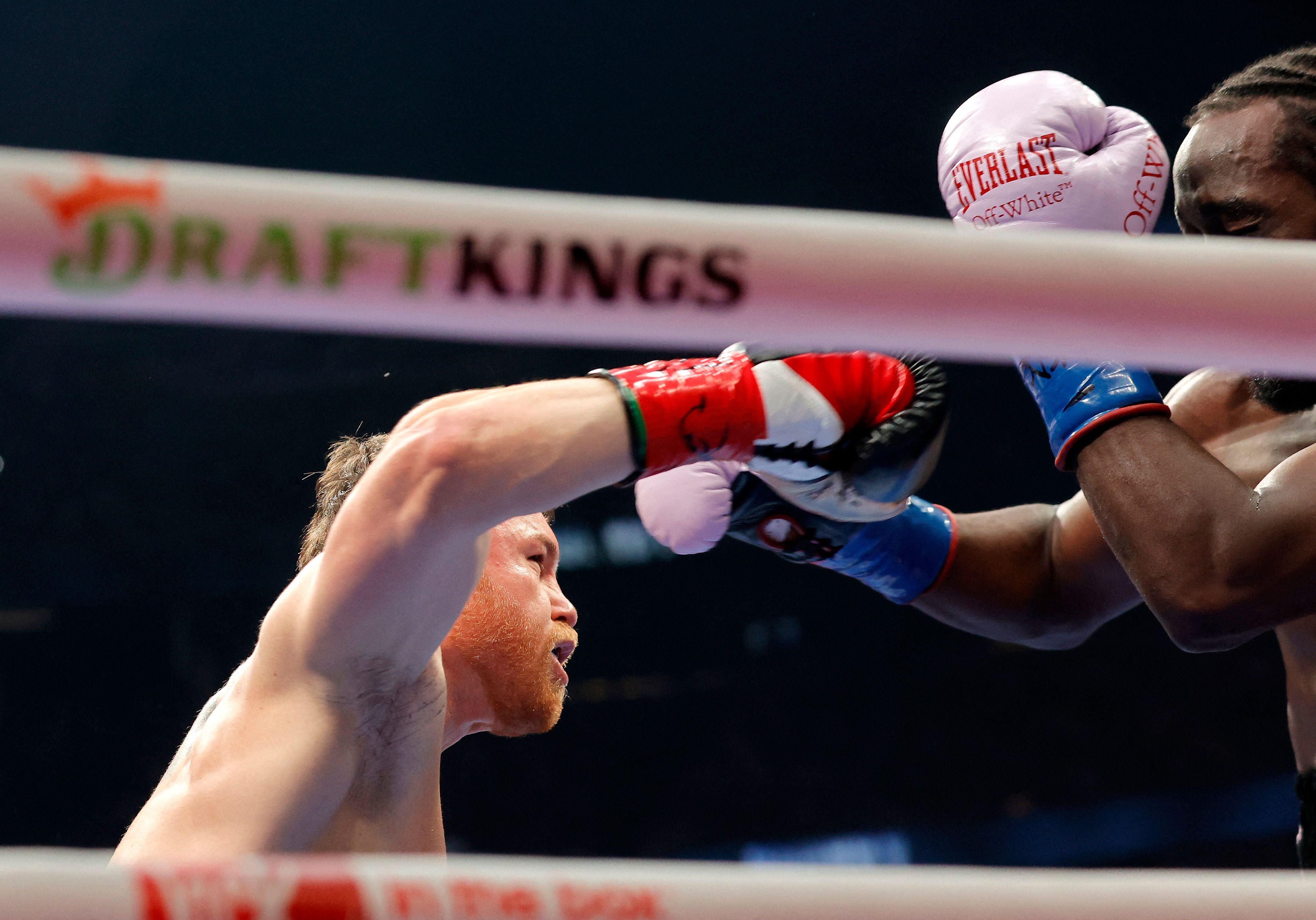Terence Crawford stuns Canelo Alvarez on Netflix in 'most watched fight ...