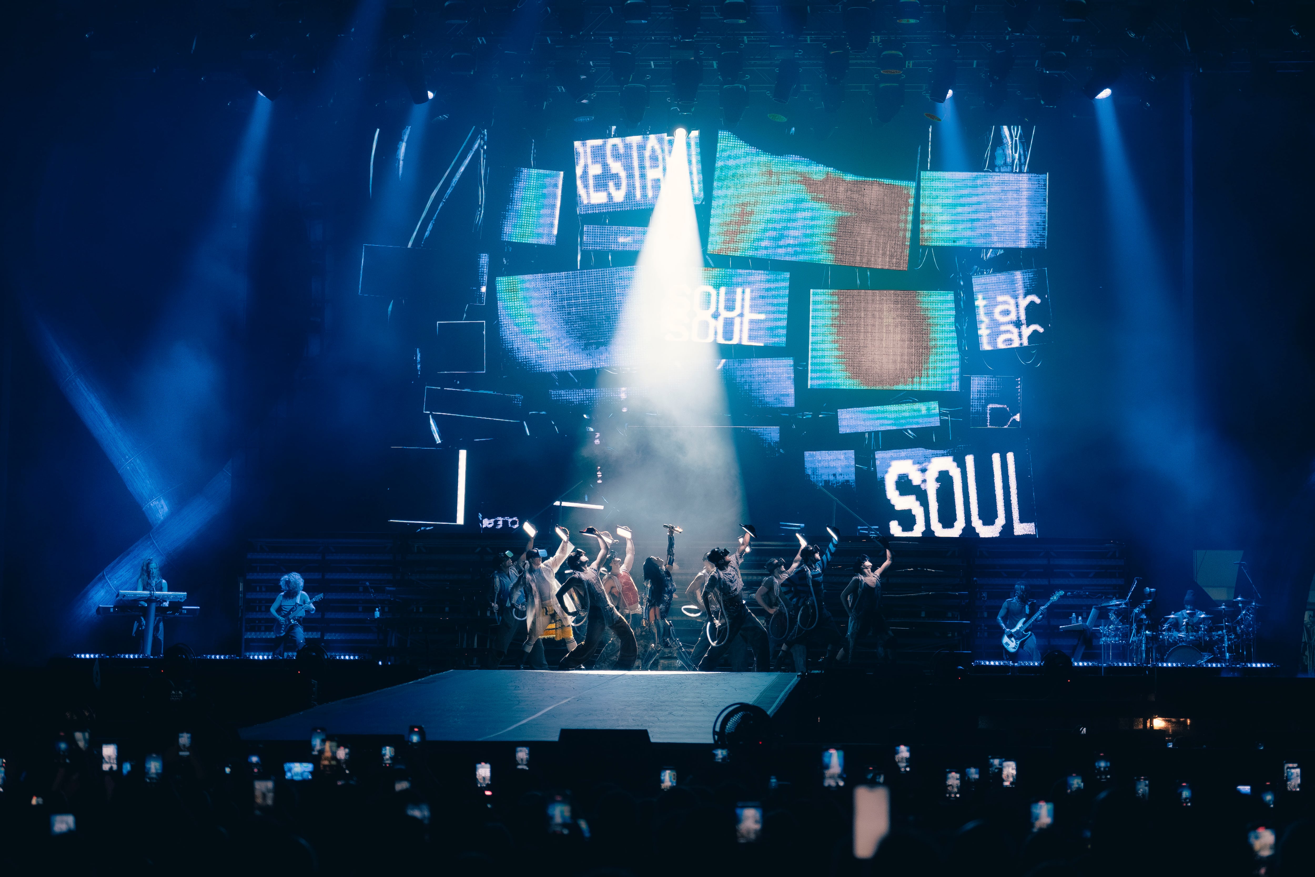 Abu Dhabi F1: Katy Perry’s race-day performance shows she hasn’t lost ...