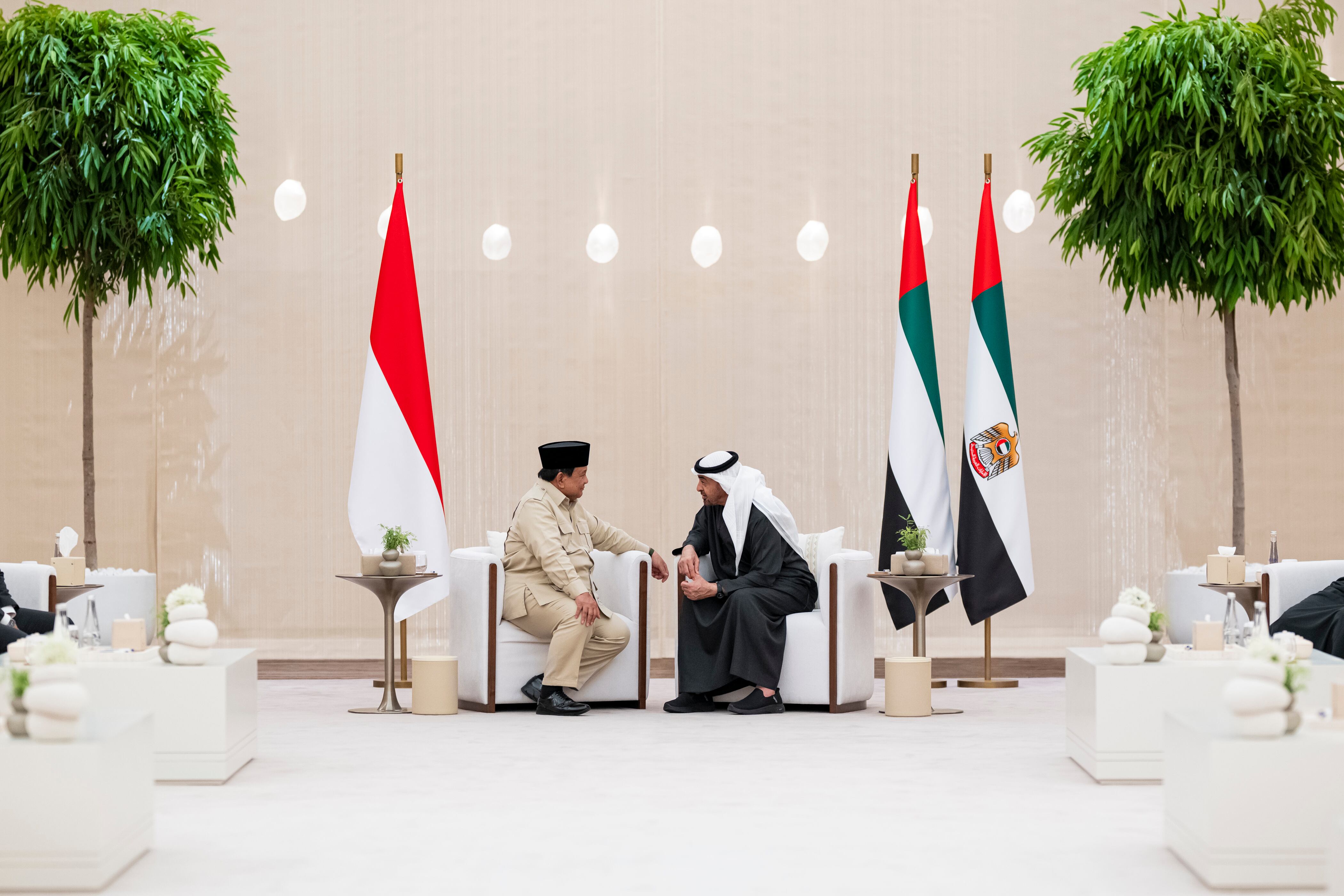 President Sheikh Mohamed holds talks with Indonesian President in Abu ...