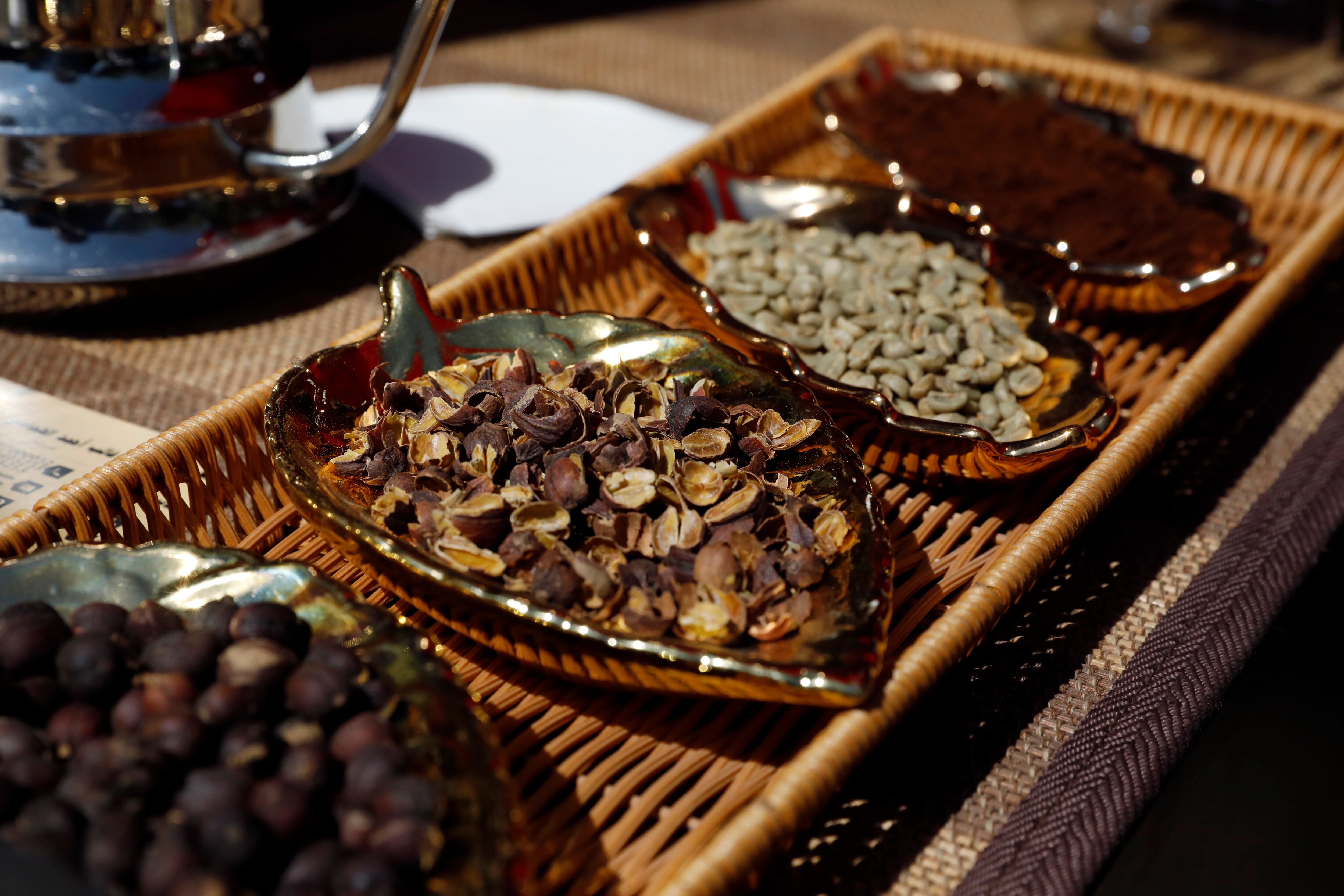 Gulf Connections: How coffee-shop culture was brewed in 13th-century ...
