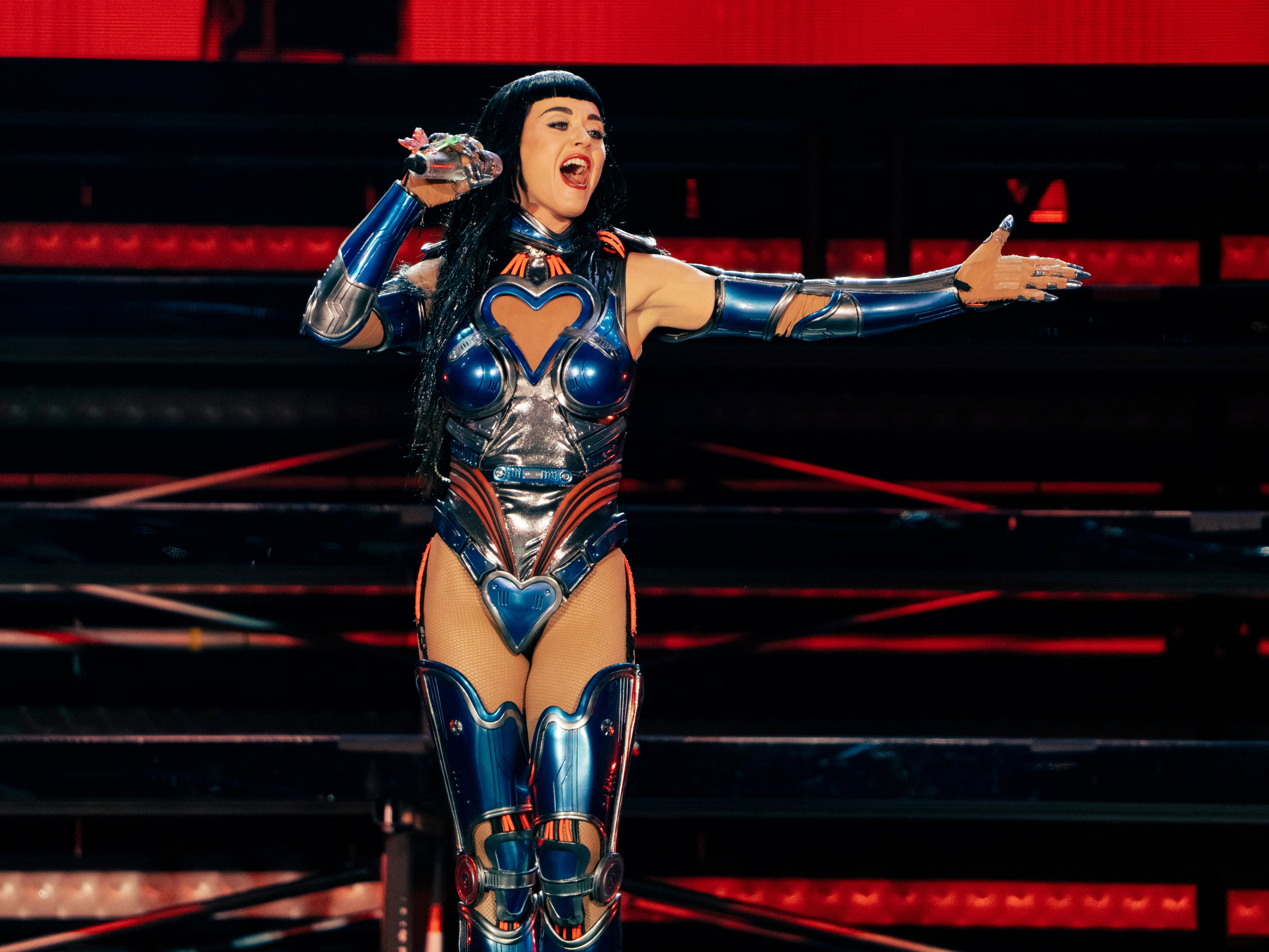 Abu Dhabi F1: Katy Perry’s race-day performance shows she hasn’t lost ...