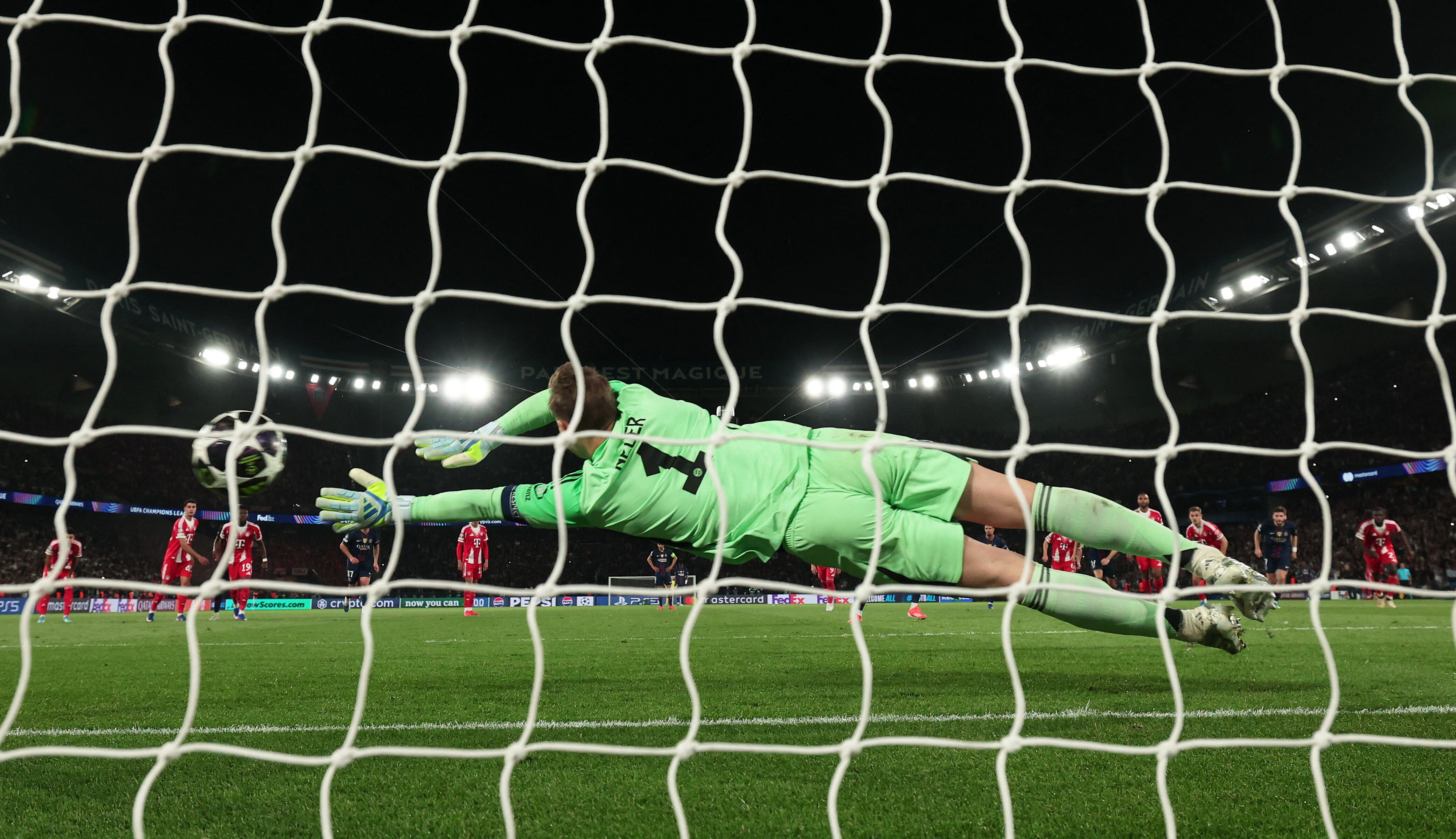 Bayern Munich v PSG: Georgian genius Khvicha Kvaratskhelia lights up ...