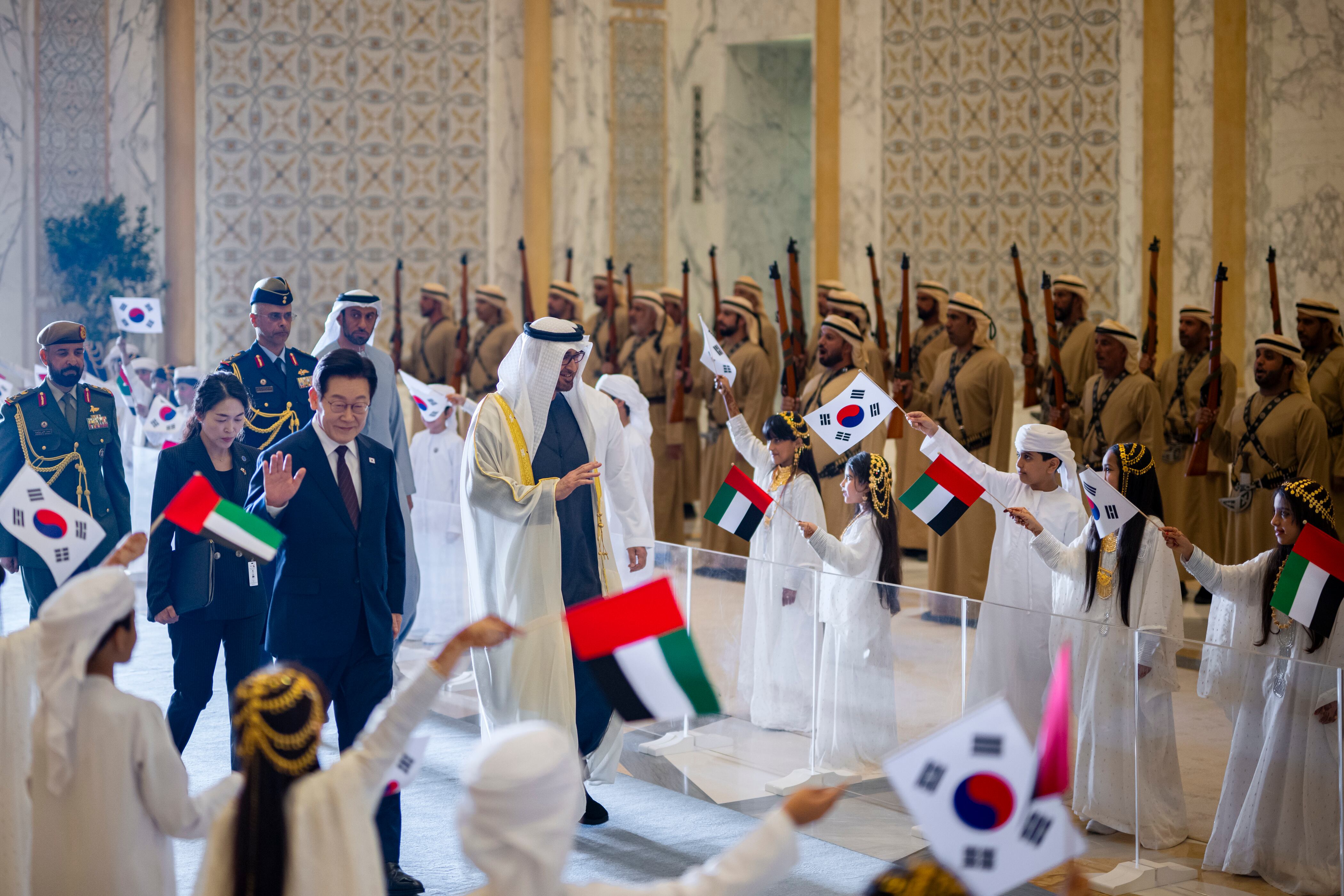 President Sheikh Mohamed secures key deals with South Korean President ...