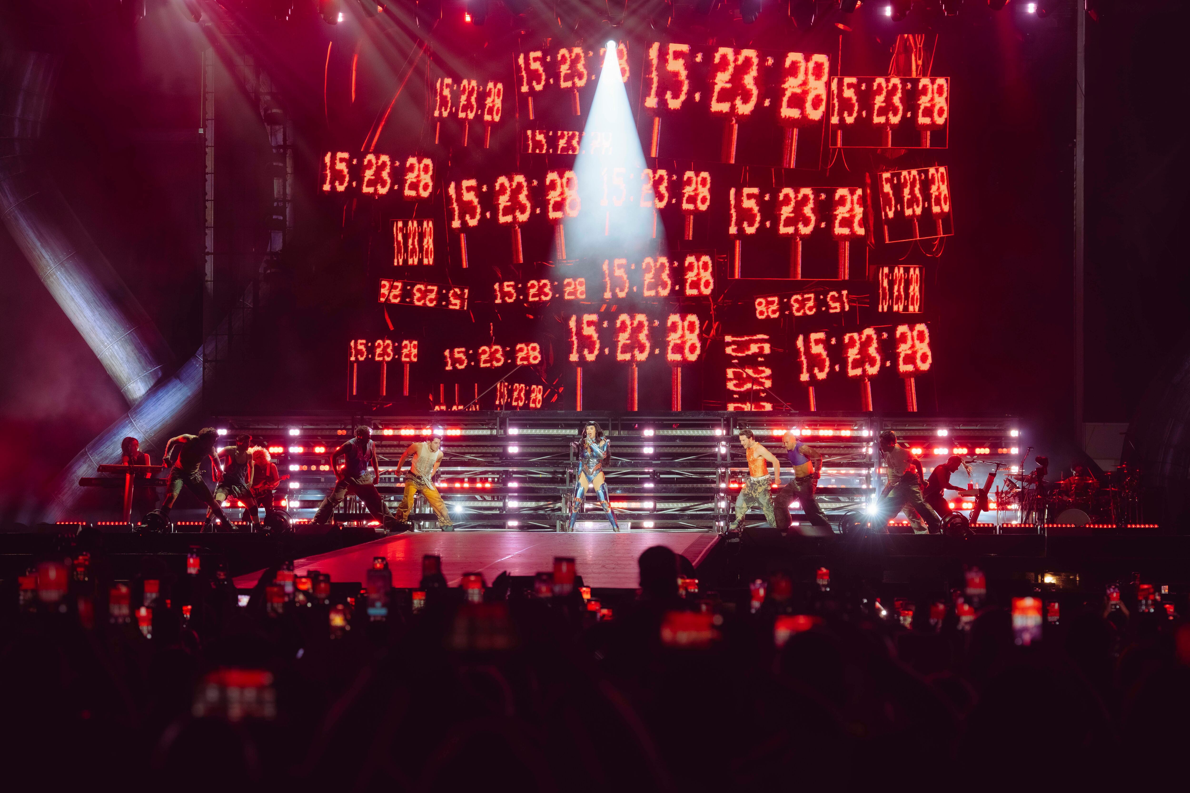 Abu Dhabi F1: Katy Perry’s race-day performance shows she hasn’t lost ...