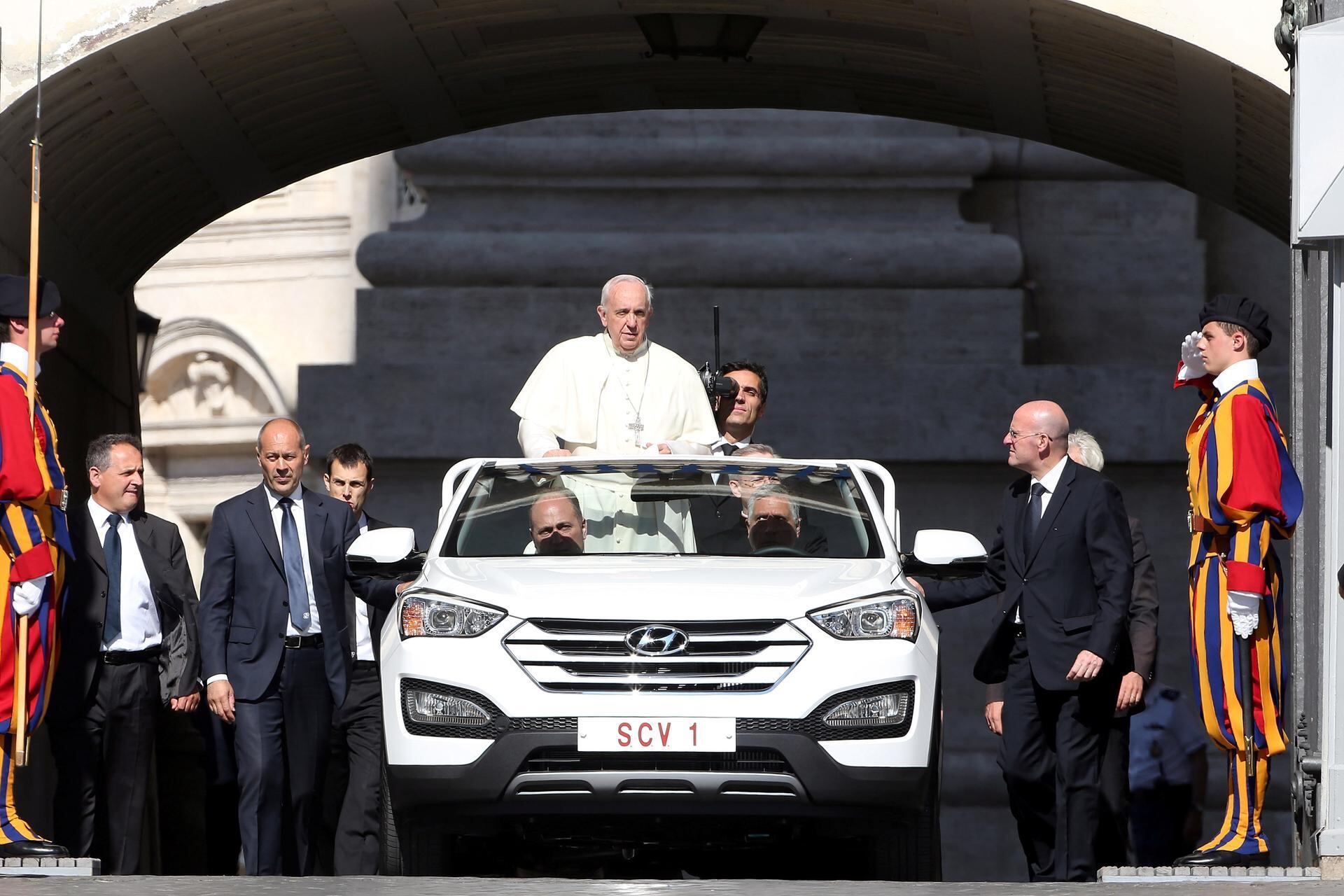 Pope Francis's final wish: Convert popemobile into health clinic for ...