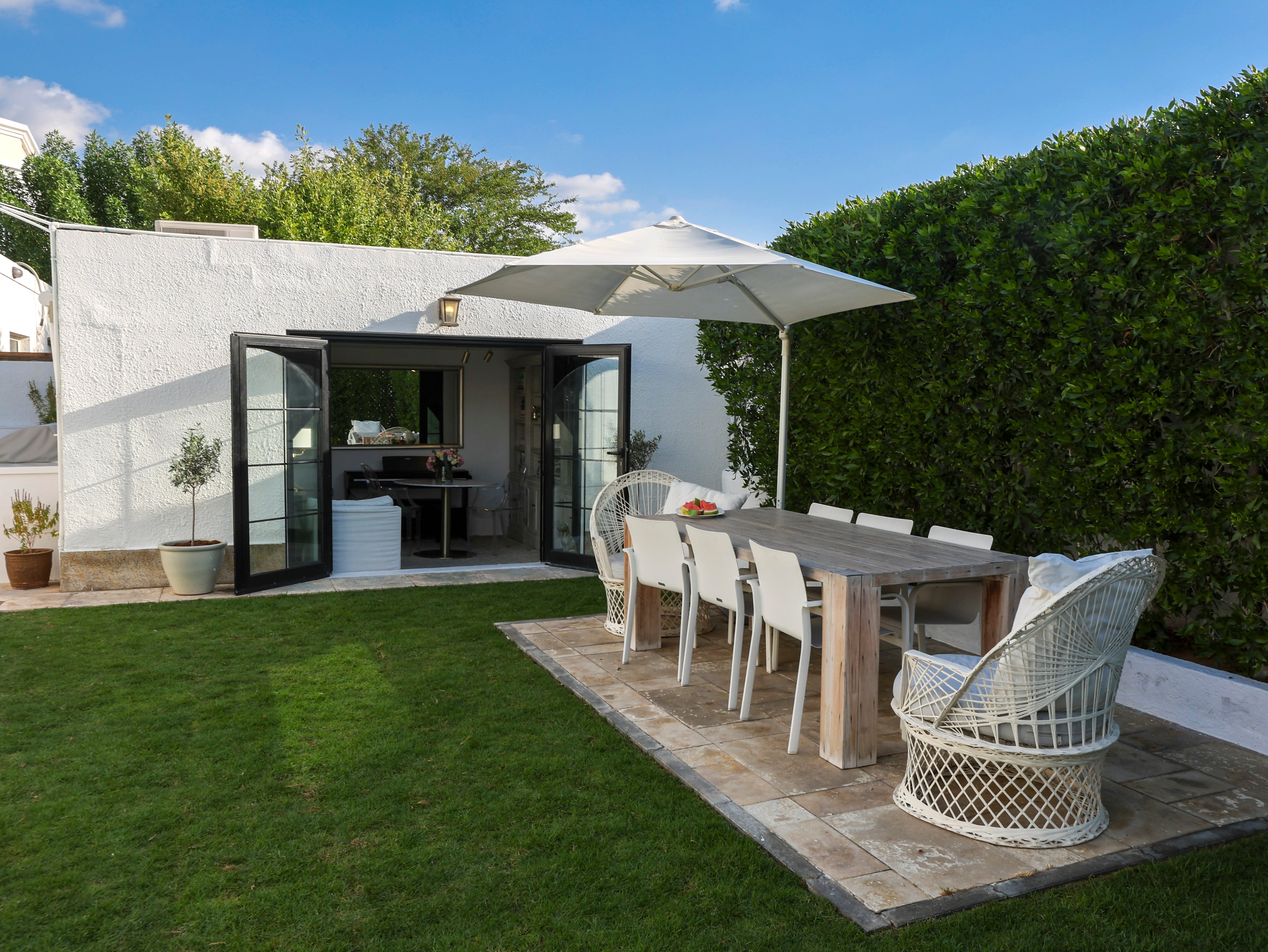 My Dubai Rent: Dh140,000 Jumeirah bungalow is 'beautiful sanctuary' for ...