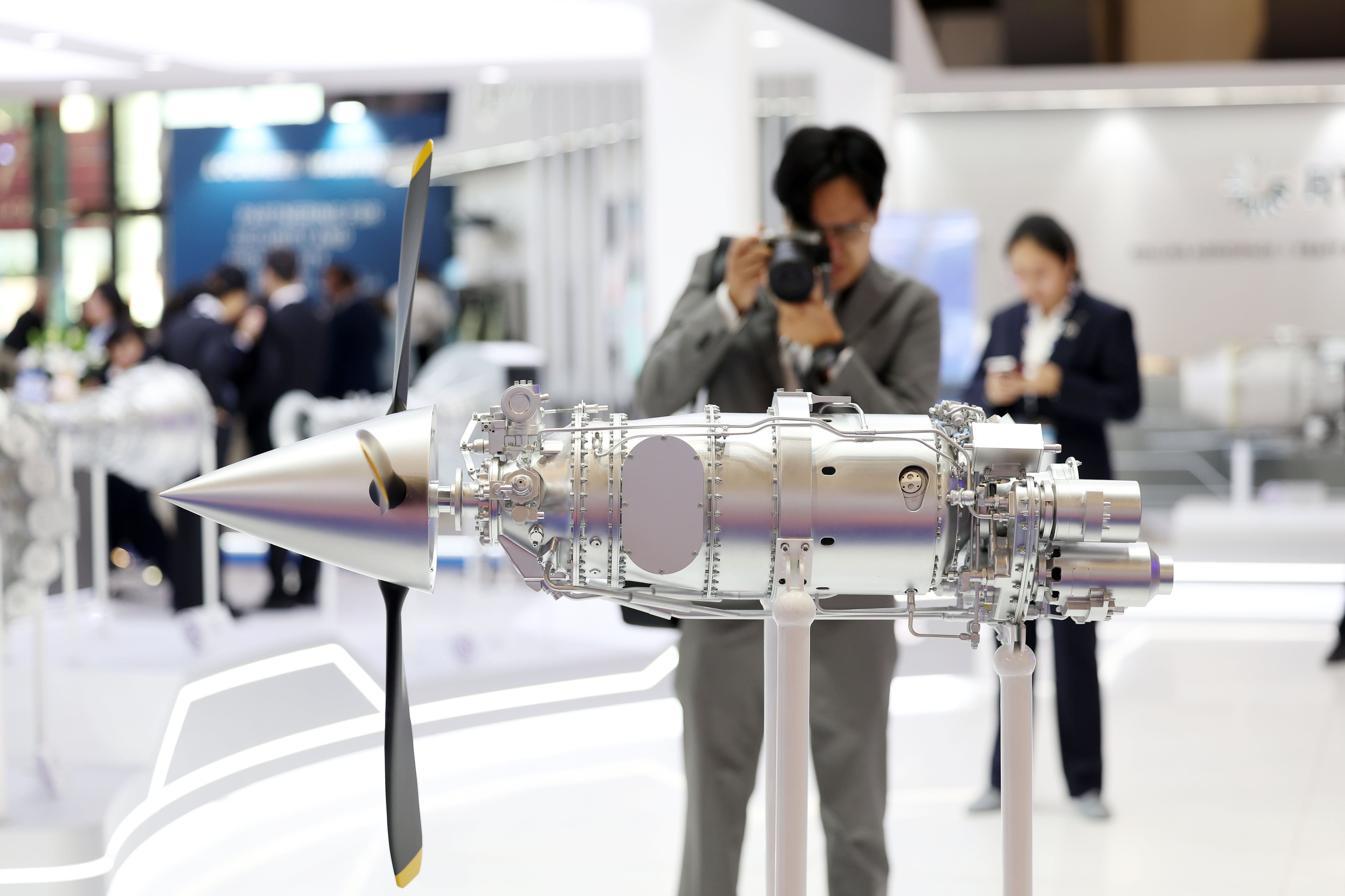 Dubai Airshow: Emirates places $38bn order for 65 Boeing 777X planes ...