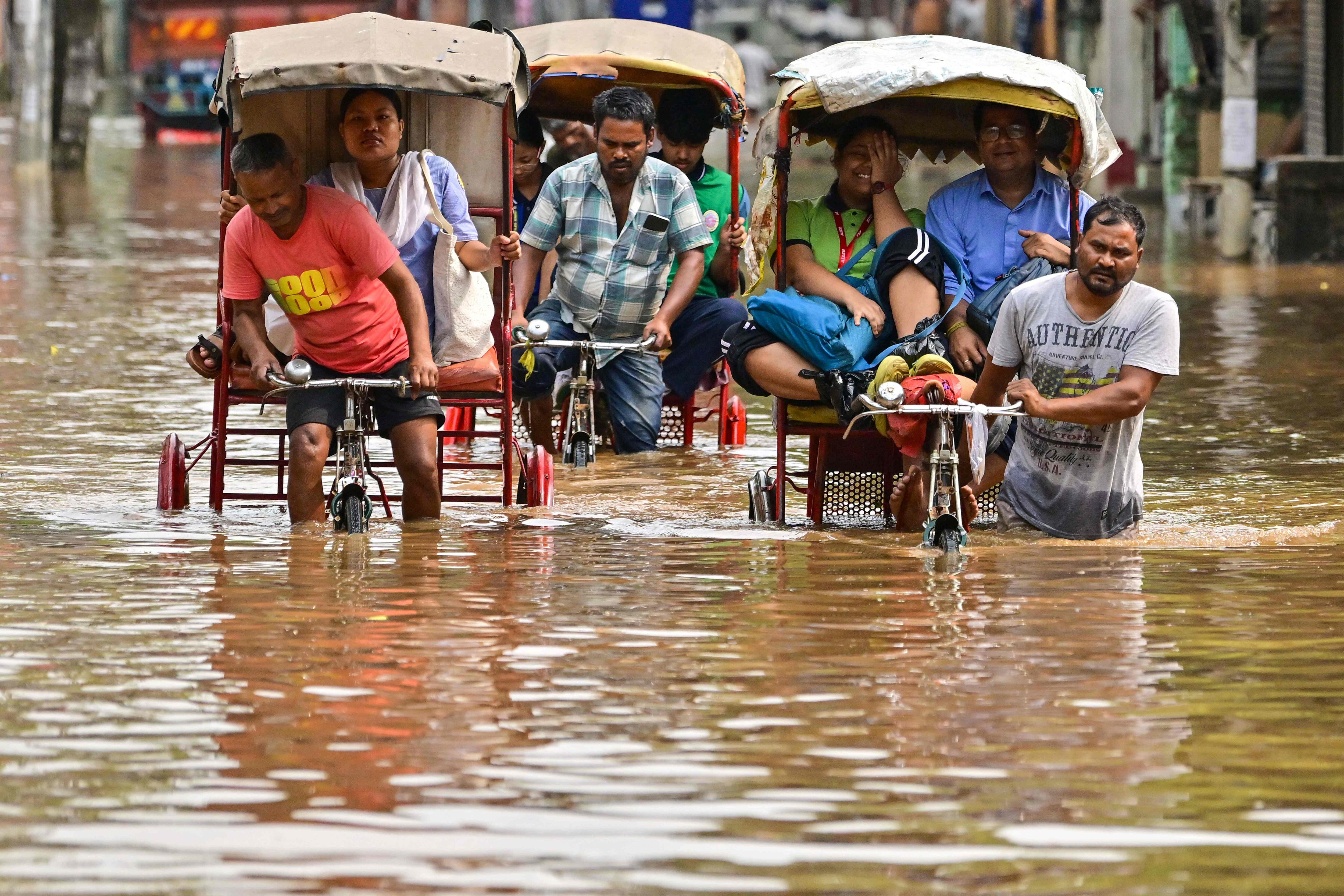 Pictures of the week: From a Pope Francis memorial to Antarctic Emperor ...