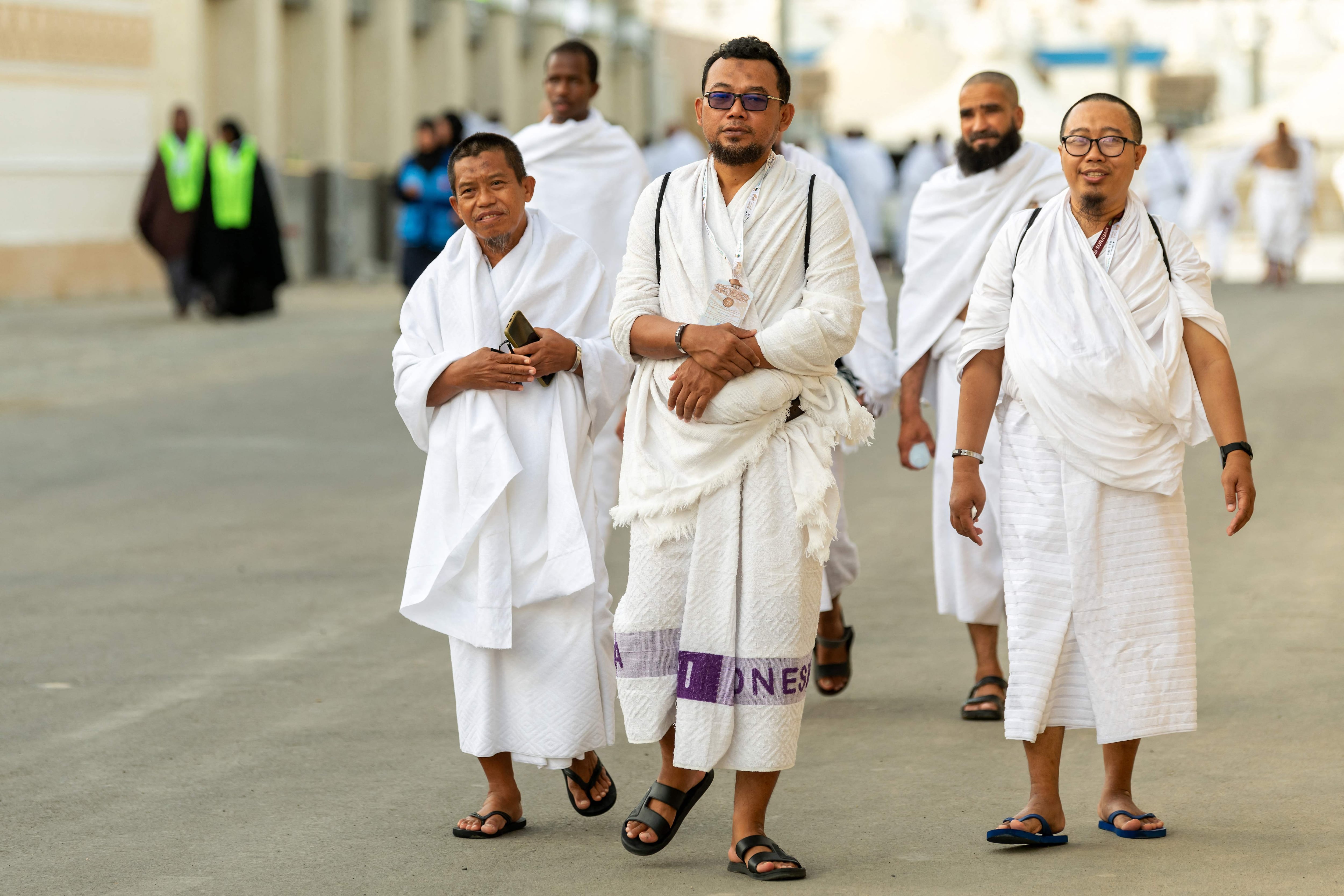 Hajj pilgrims pray on Saudi Arabia's Mount Arafat - in pictures | The ...