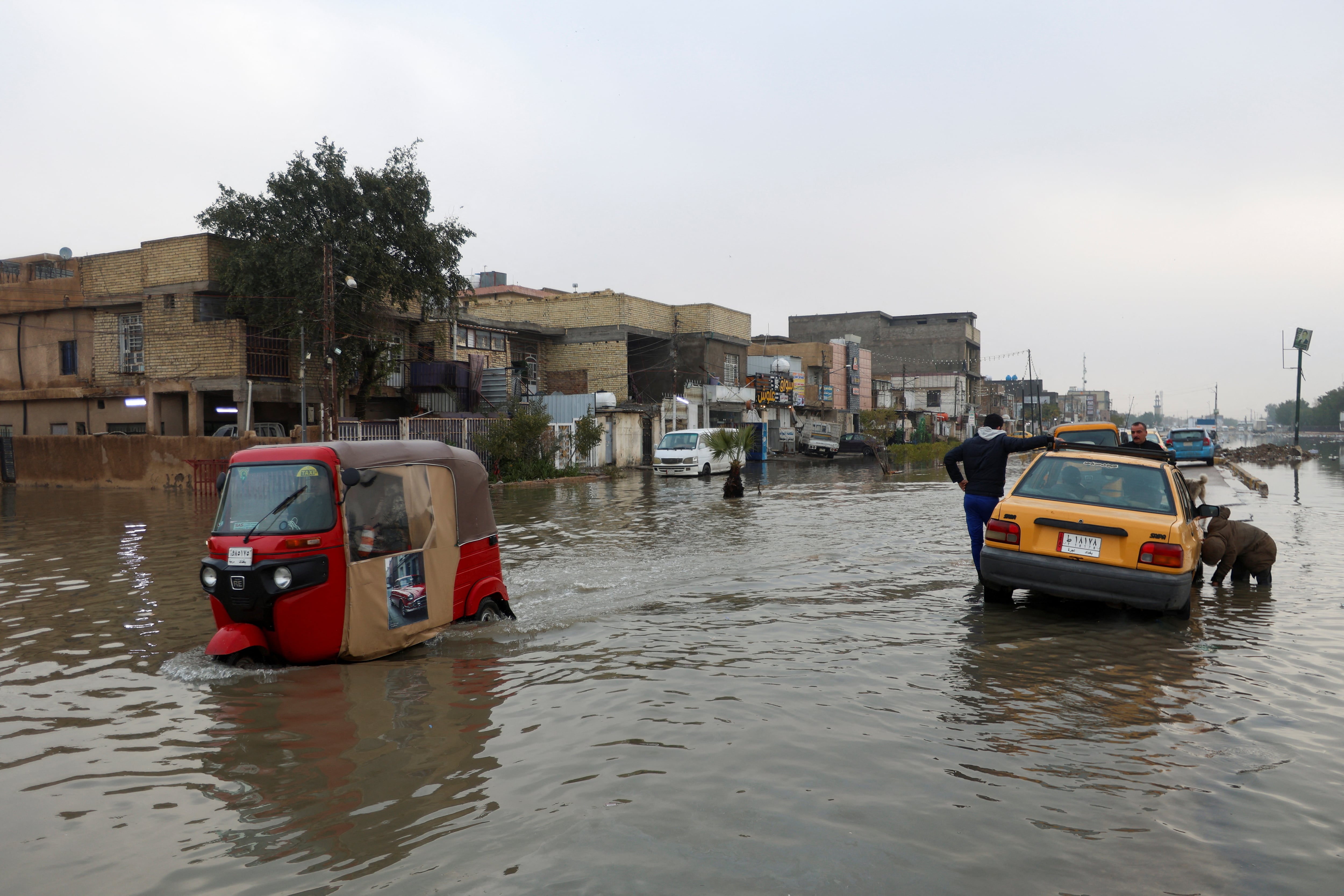 Heavy rain and floods cause disruptions in major Iraqi cities | The ...