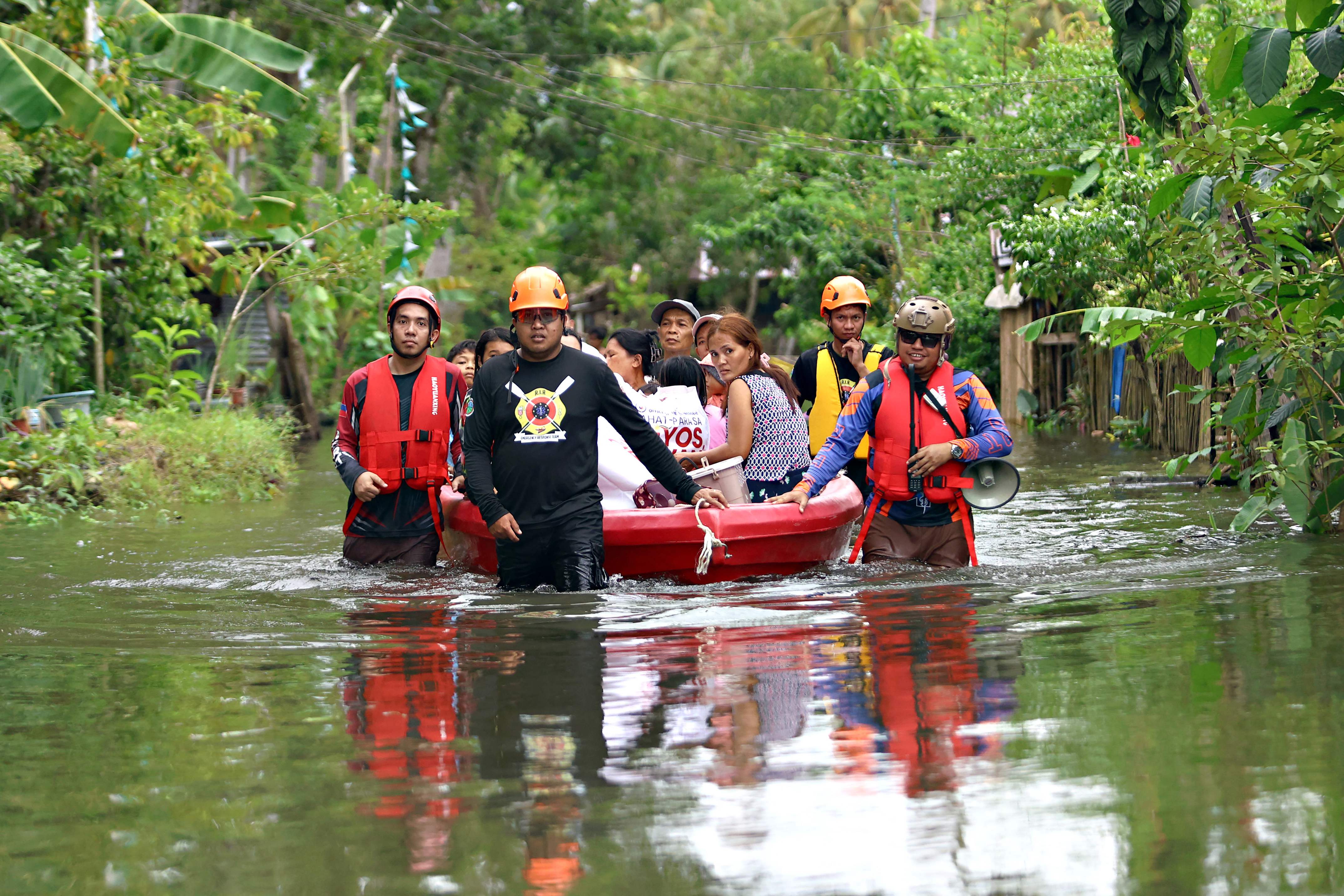 Philippines evacuates 100,000 people as 'Uwan' intensifies into super ...