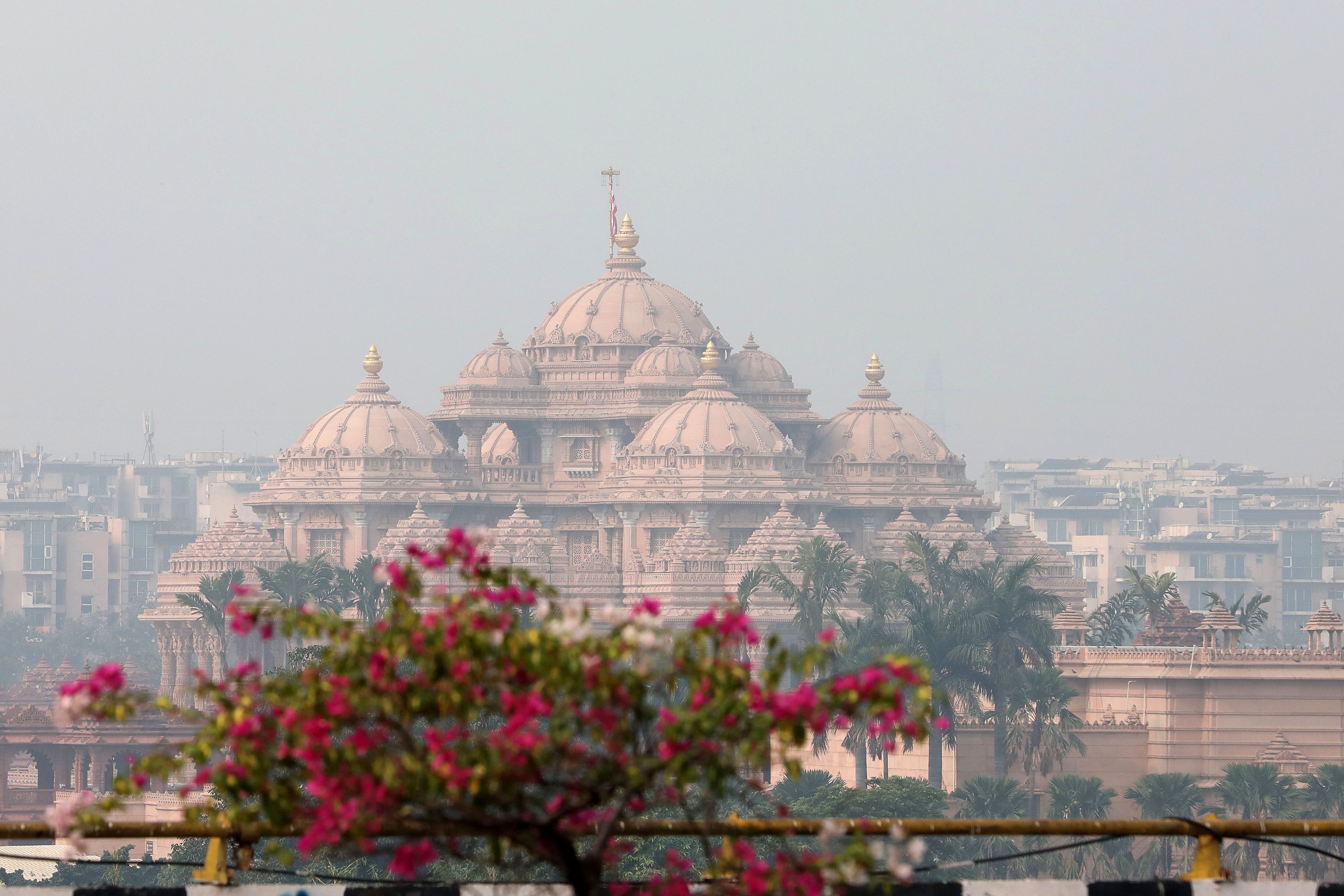 Delhi pollution: Thick smog blankets Indian capital after Diwali ...