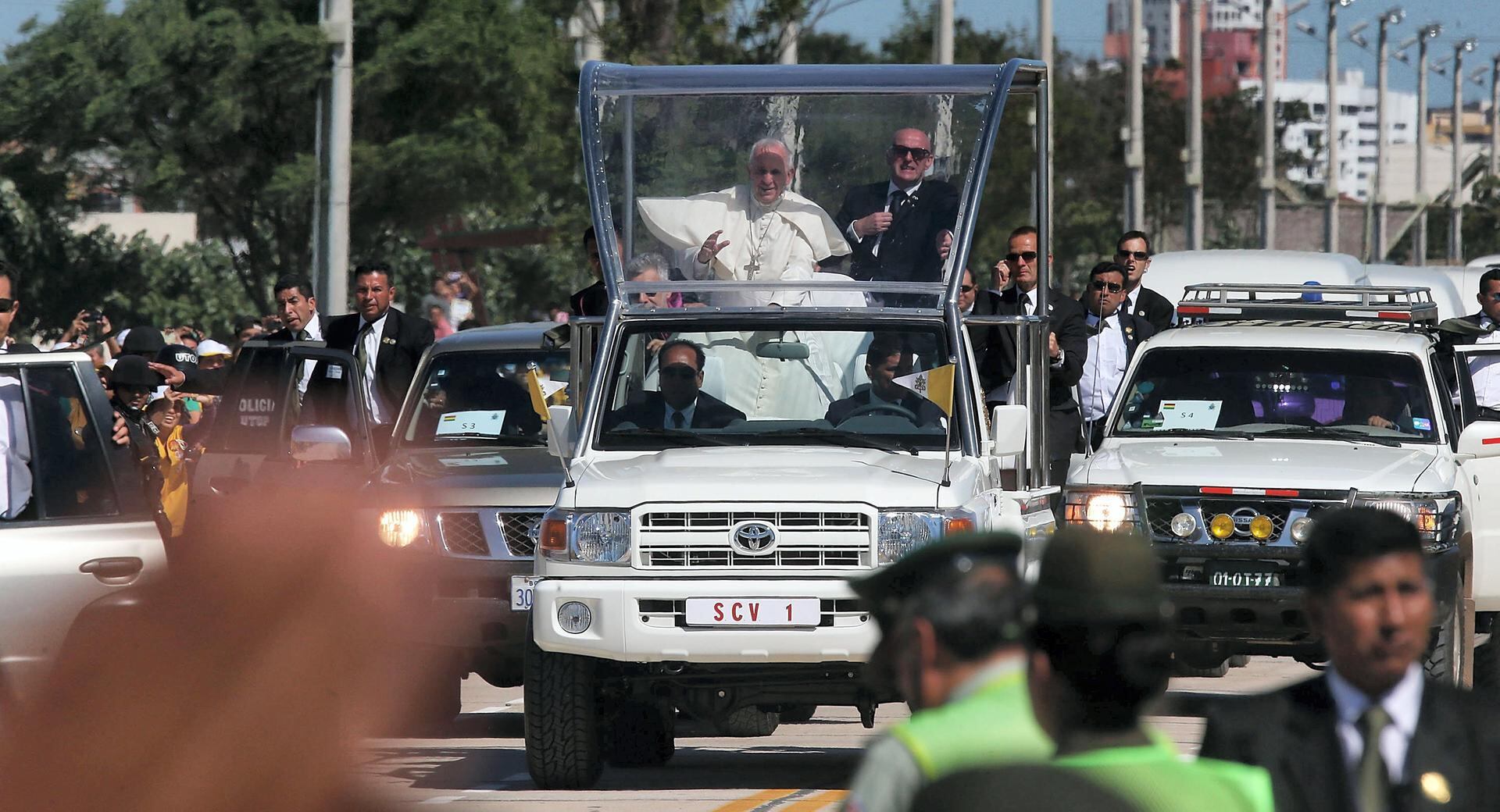 Pope Francis's final wish: Convert popemobile into health clinic for ...